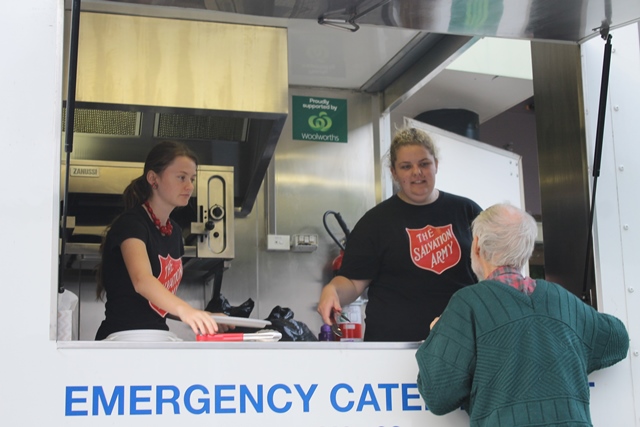 National leaders' visit to flood zone a boost for Salvo workers ...